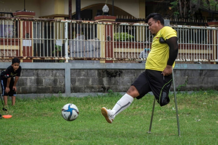 One-legged Indonesian keeps football dream alive - Thailand Bangkok